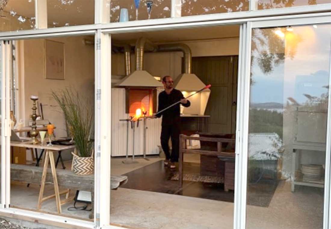 I atelieret hos Knapstad Glass | Neo Galleri – Neo Galleri - Kunst på ...